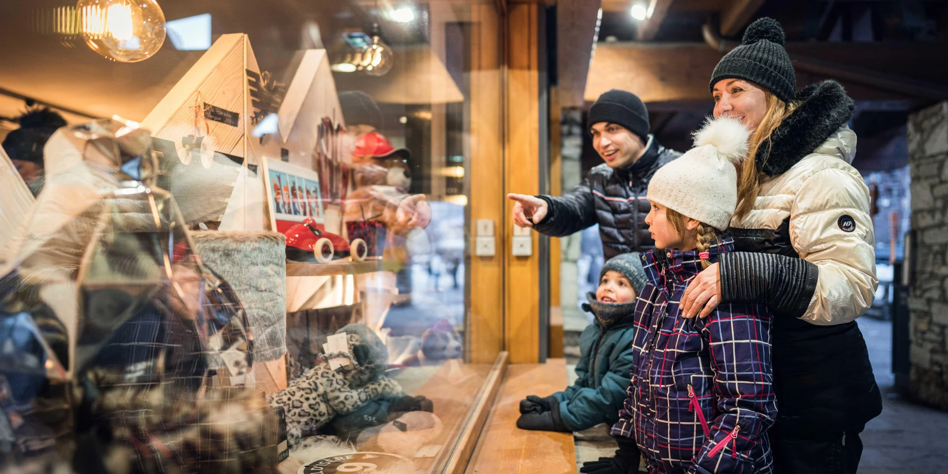 Shopping In Val D Isere: Magasin Sport Val D’Isère – REMOEQ